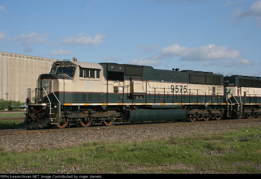 BNSF 9575